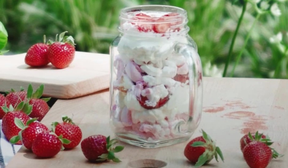 Receptes.lv — "Eton mess" ātrā versija jeb bezē cepumi ar putukrējumu ...